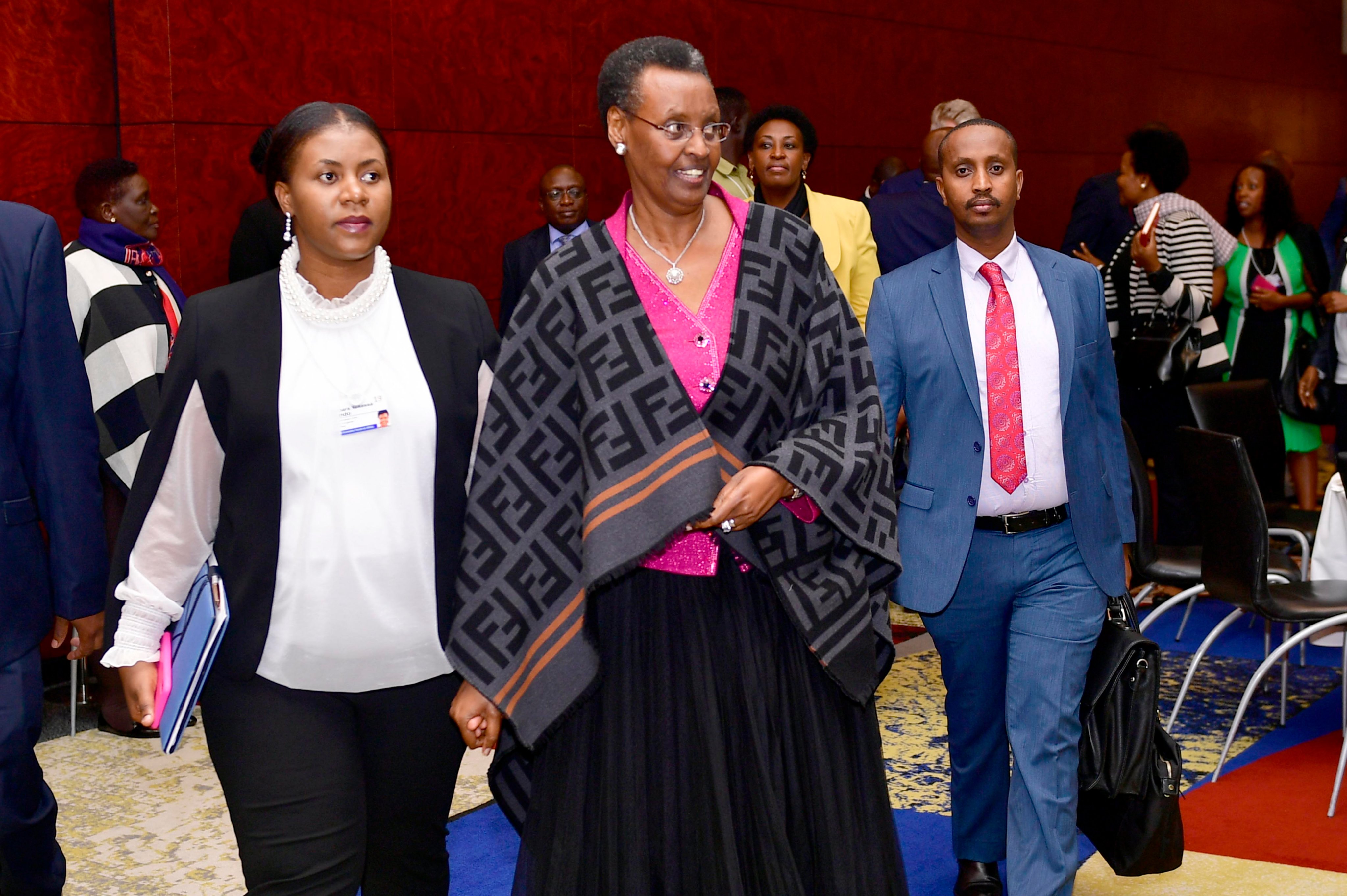 EDsh_v6W4AEz4ee – CEO East Africa